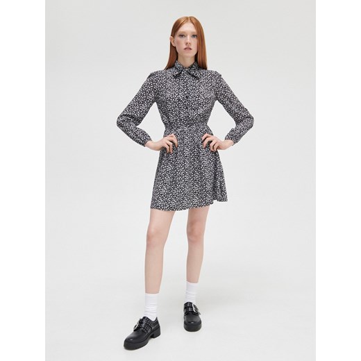 Sukienka Cropp mini z długimi rękawami