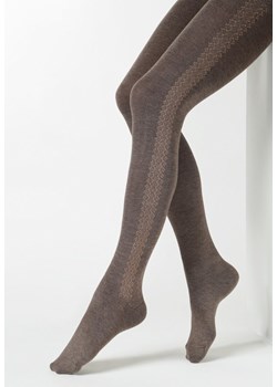 Szare rajstopy - moda na sezon jesień 2022